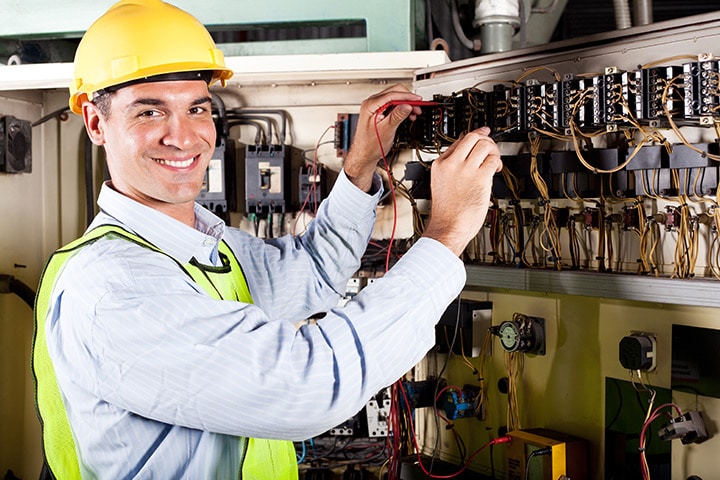 ᐅ Prijs elektricien [ 2025 ]? ⋙ Info & Kosten per uur & per klus!